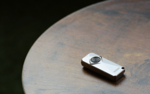 鍵より小さいLED懐中電灯、VTIGER K1を販売開始 | DOKOIKO どこいこ：バイクツーリングに行くなら